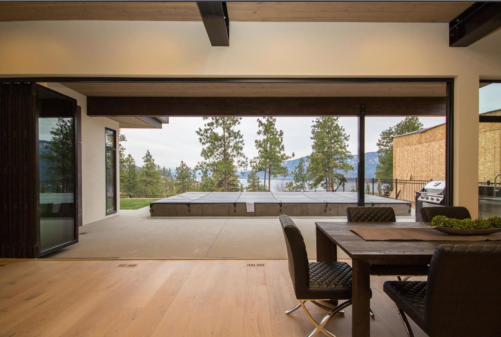 Rona Bifold Doors Vs. Local: Comparing Quality and Craftsmanship ...